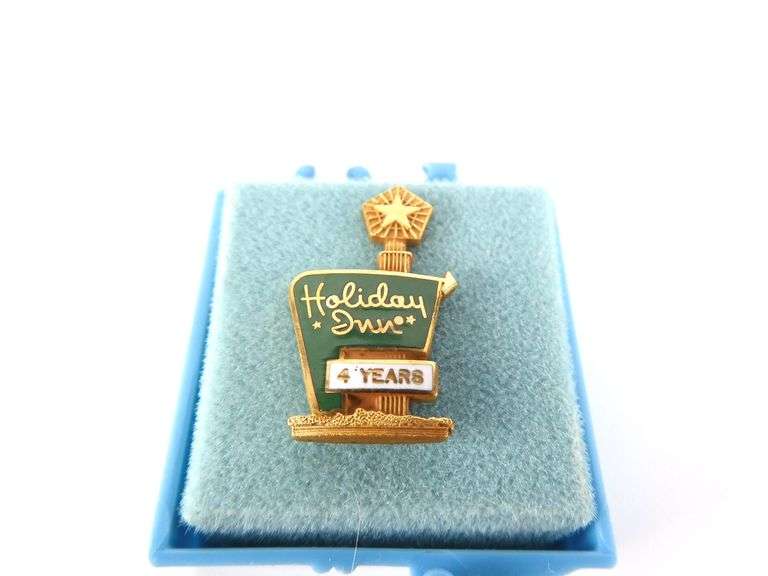 4 Year Holiday Inn Employee Recognition Lapel Pin - GC5 Auctions