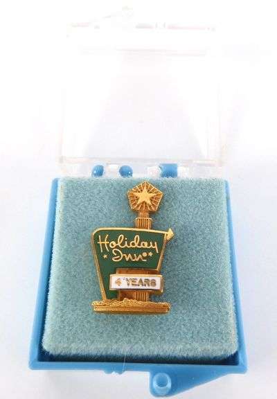 4 Year Holiday Inn Employee Recognition Lapel Pin - GC5 Auctions
