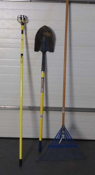 Rake, Shovel and Light Bulb Changer - GC5 Auctions