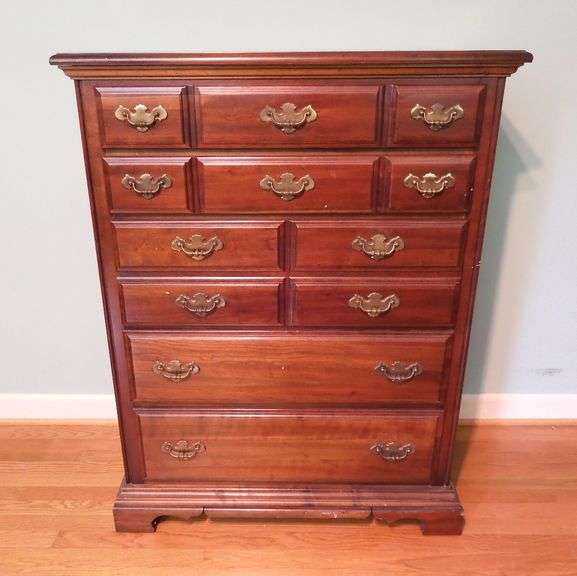 Vintage American Drew Cherry Chest of Drawers - GC5 Auctions