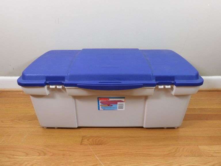 Rubbermaid Hinged Lid Storage Tote - GC5 Auctions