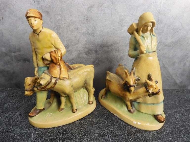 Pair of Vintage Chalkware Figures - GC5 Auctions