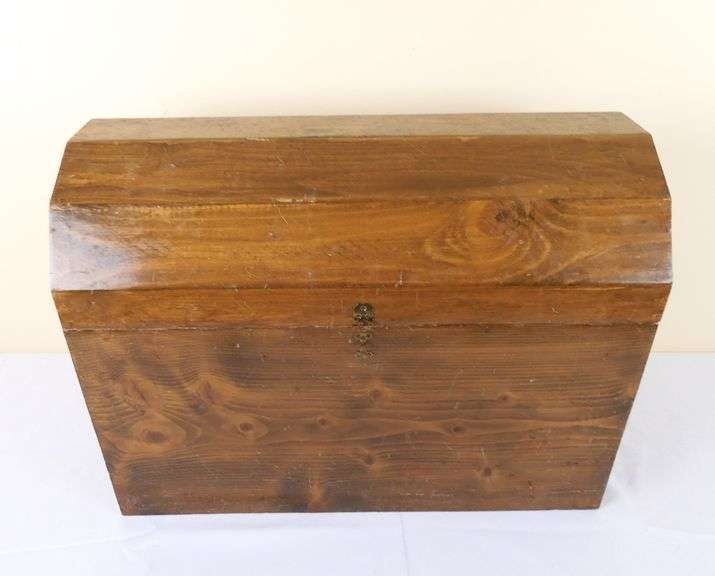 Small Pine Dome Top Trunk - GC5 Auctions