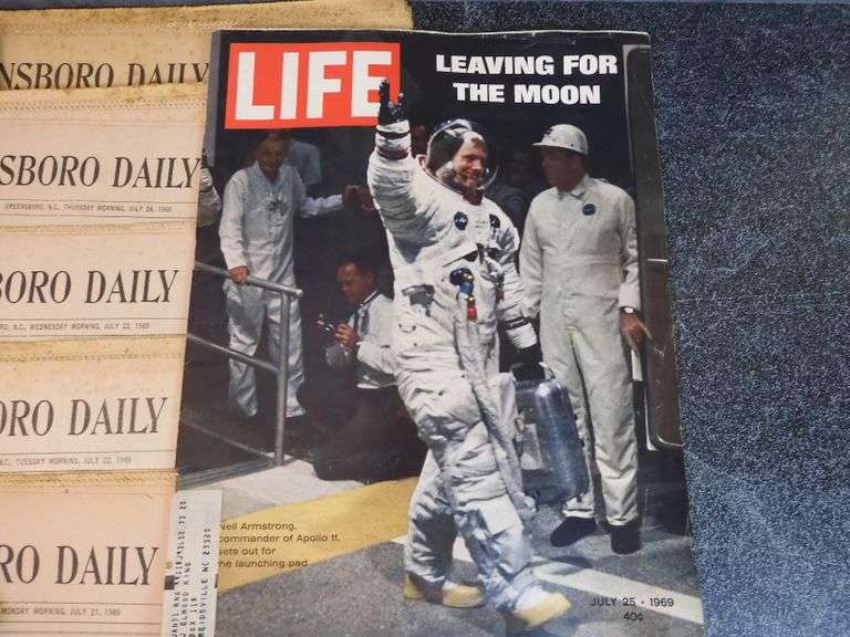 Collection of 1969 Moon Landing Newspapers & Magazines - GC5 Auctions