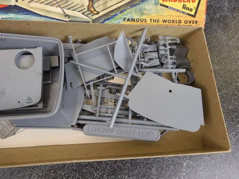 Lindberg Line Motorized LCVP Model Boat - GC5 Auctions