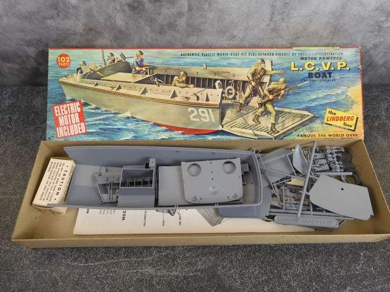 Lindberg Line Motorized LCVP Model Boat - GC5 Auctions