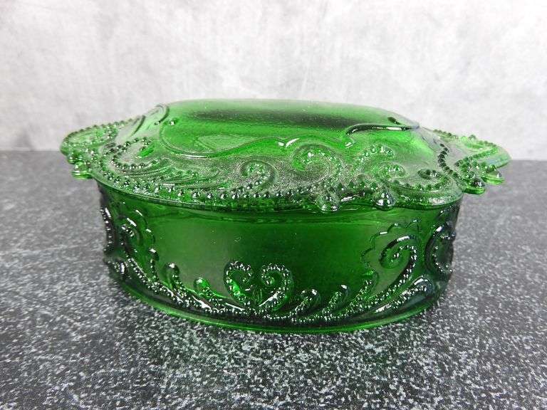 Vintage Emerald Green Lidded Trinket Box - GC5 Auctions