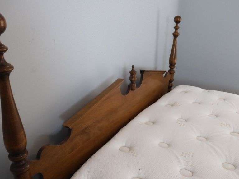 Vintage Queen Bed - GC5 Auctions