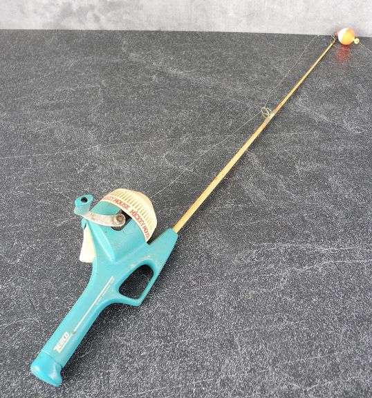 Vintage 1982 Zebco Mickey Mouse Child Size Fishing Rod - GC5 Auctions