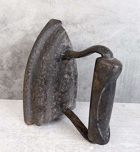Antique Cast Iron Sad Iron - GC5 Auctions