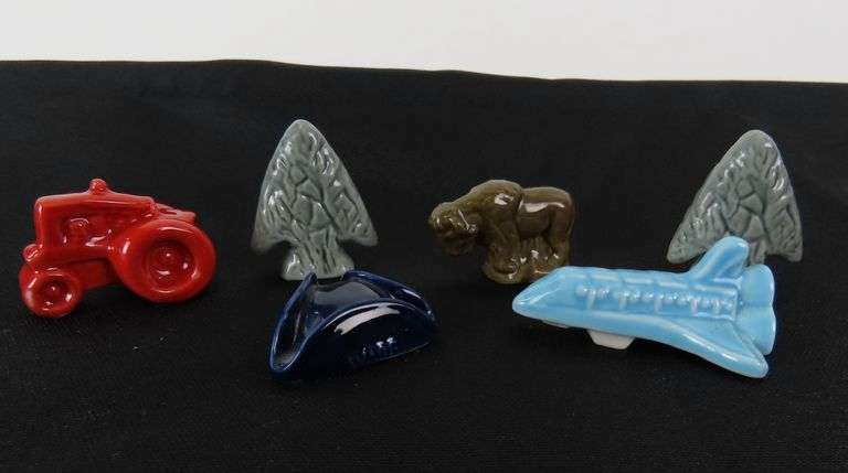 Another Lot of 6 Vintage Ceramic Wade Figures - GC5 Auctions