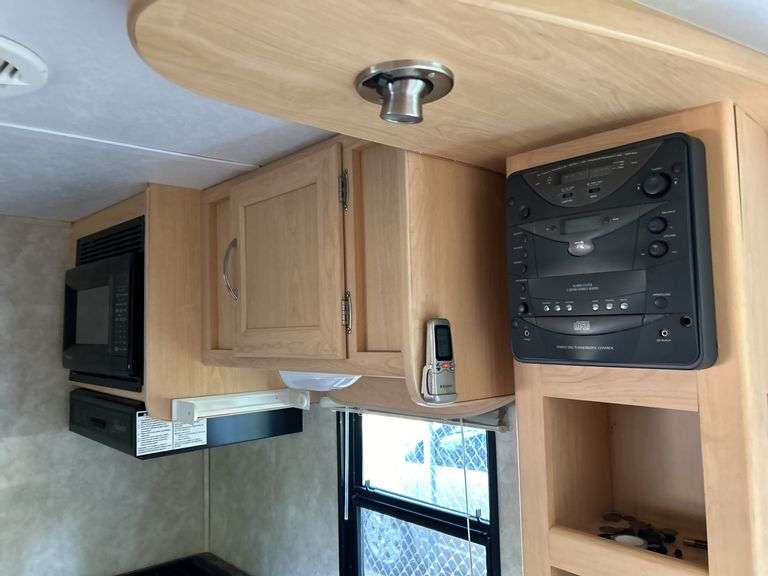 2006 KEYSTONE ZEPPELIN 301Z - Greater Detroit Auto Auction