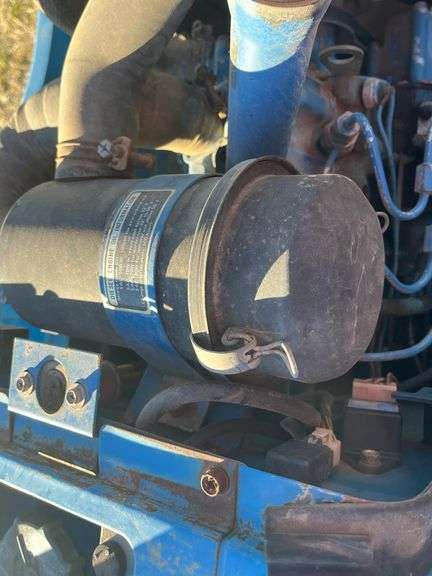 Ford 1220 Tractor w/ 7106 Loader - Great Plains Auction