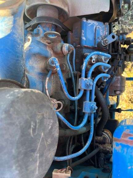 Ford 1220 Tractor w/ 7106 Loader - Great Plains Auction