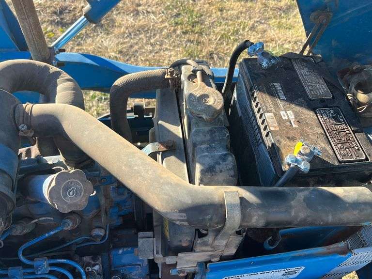 Ford 1220 Tractor w/ 7106 Loader - Great Plains Auction