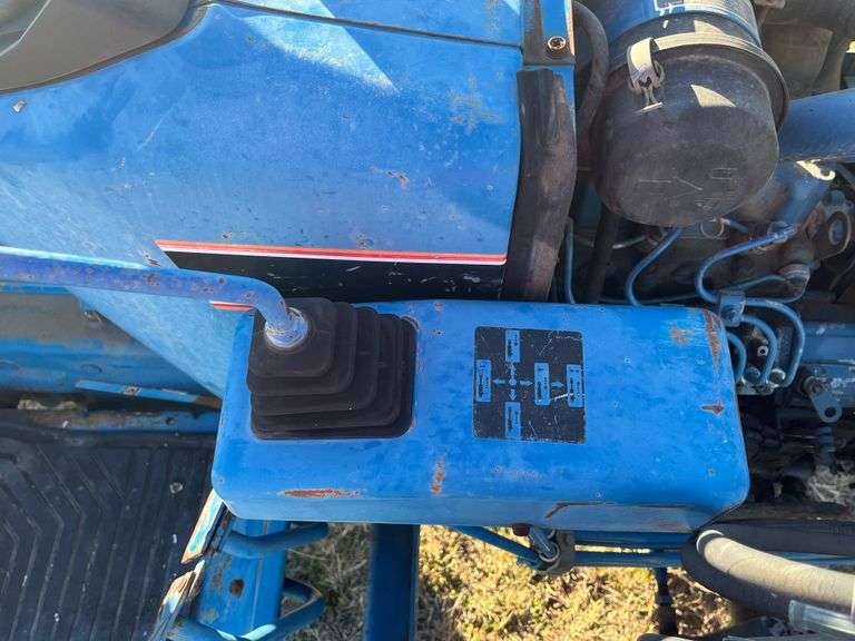 Ford 1220 Tractor w/ 7106 Loader - Great Plains Auction