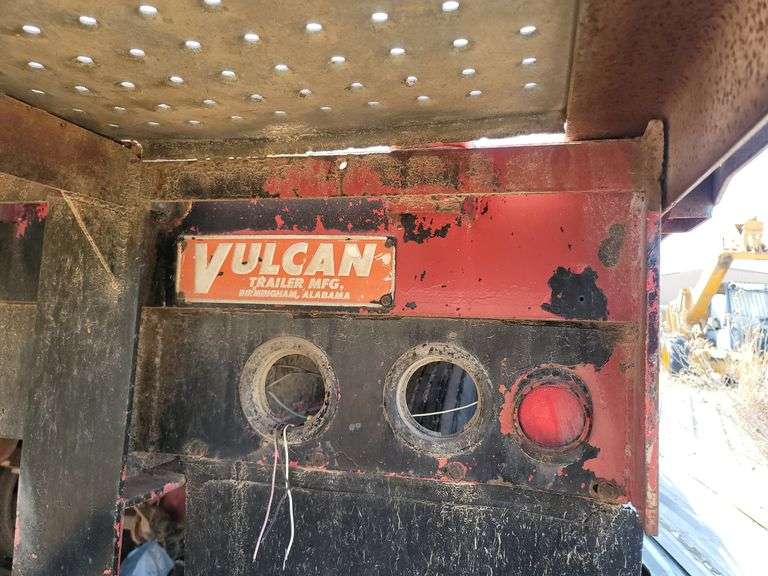 1968 Vulcan Flat Deck Semi Trailer - Great Plains Auction