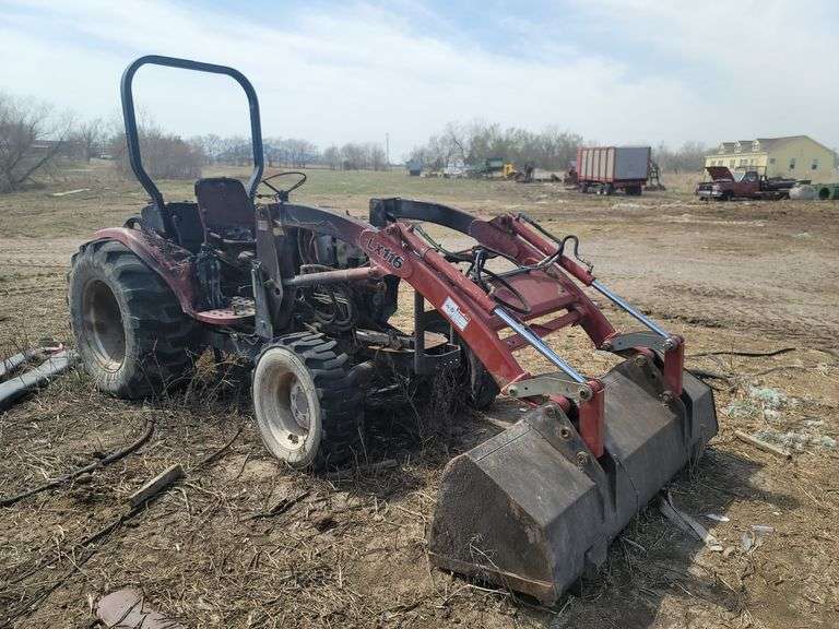 Case D35 Compact Tractor - Great Plains Auction