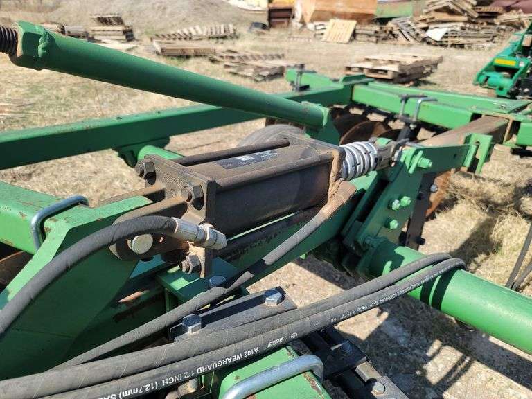 Frontier DH1612 Disc Harrow 12' - Great Plains Auction