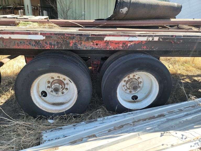 1968 Vulcan Flat Deck Semi Trailer - Great Plains Auction