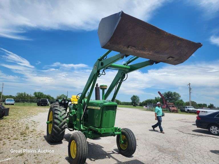 John Deere 4020 w/ Loader - Great Plains Auction