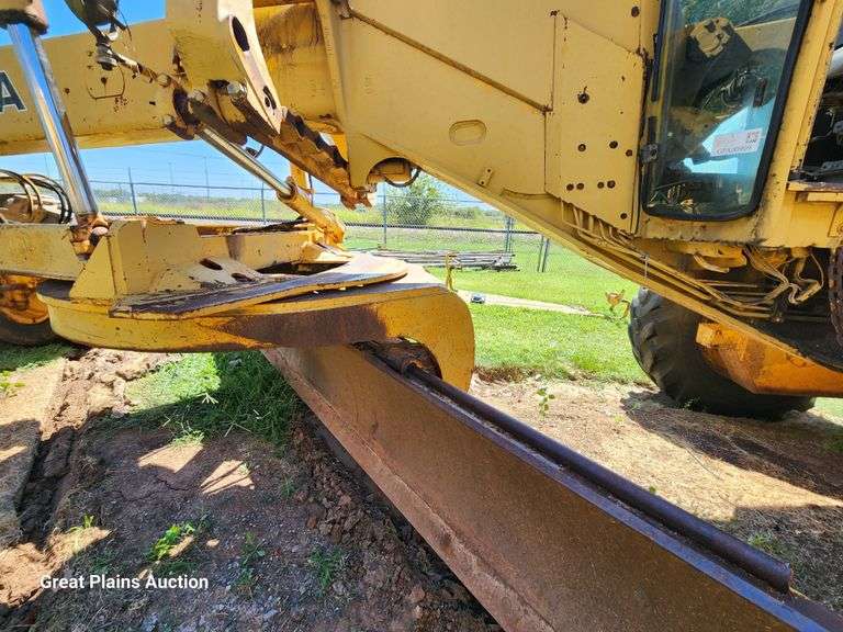 John Deere 670A Grader - Great Plains Auction