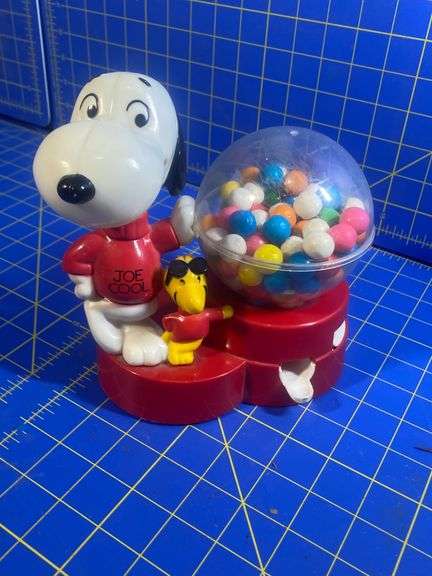 Snoopy gum ball machine - Gregg Auctions