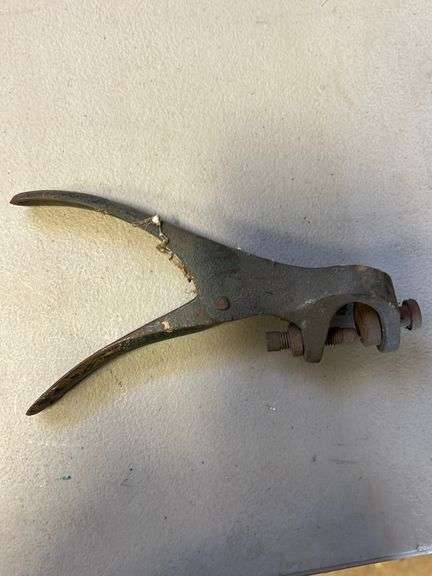 Vintage rivet tools + - Gregg Auctions