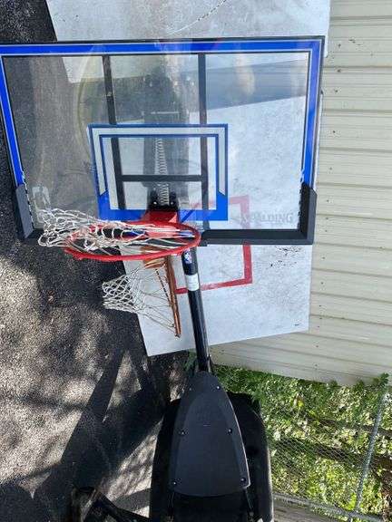 Spalding adjustable basketball hoop assembly - Gregg Auctions