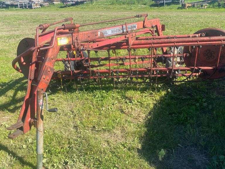 Massey Ferguson 585 hay rake - Gregg Auctions