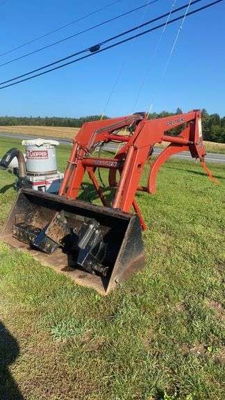 Great Bend 660 front end loader - Gregg Auctions