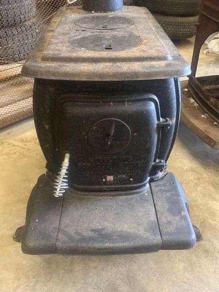 Vogelzang boxwood stove- new - Gregg Auctions