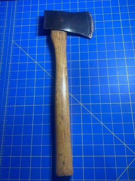 Axe- short handle - Gregg Auctions