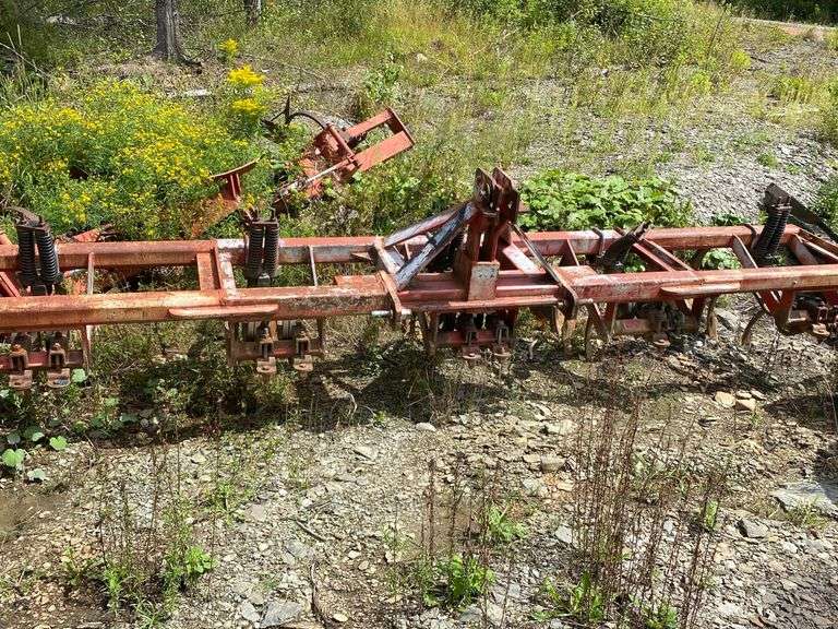 Cultivator 4 row - Gregg Auctions