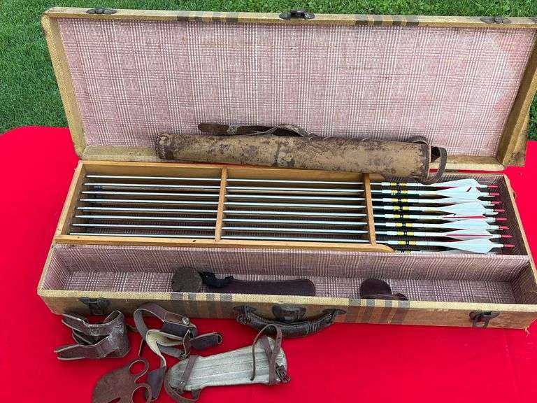 Vintage Cedar & Aluminum Arrows - Gregg Auctions