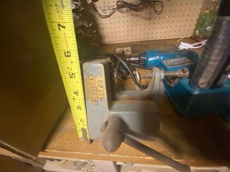 Stanley bench vise - Gregg Auctions