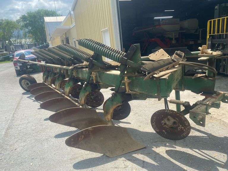 Oliver 6 bottom plow - Gregg Auctions