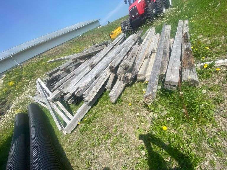 Old Barn post and beams - Gregg Auctions