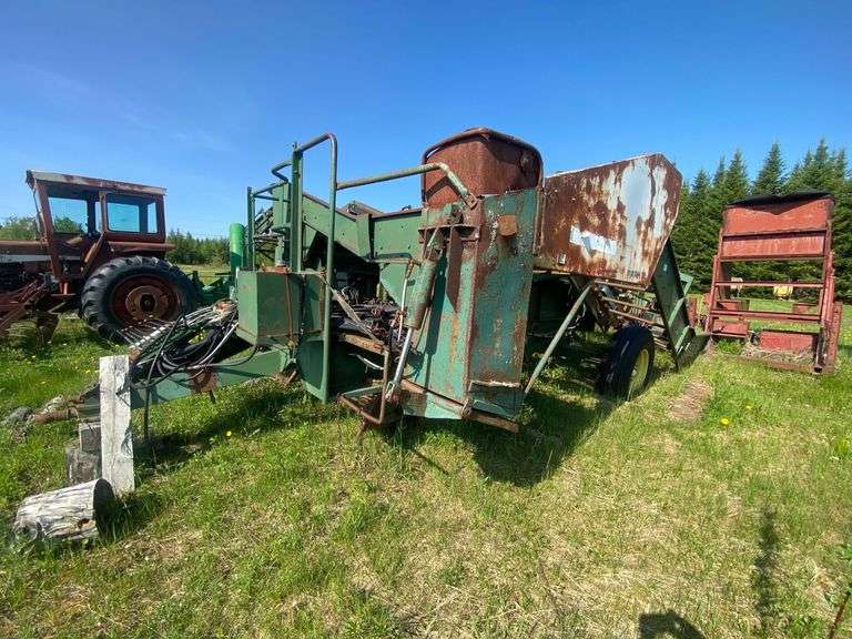 Lockwood potato harvester - Gregg Auctions