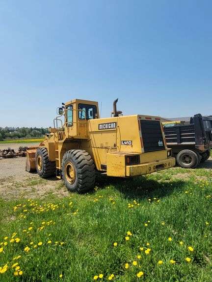 1988 Michigan L140 w/ spare parts - Gregg Auctions