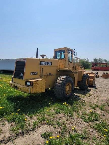 1988 Michigan L140 w/ spare parts - Gregg Auctions