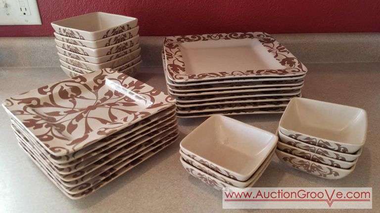 Casa Cristina dinnerware set. Eight 11x11 plates, eight 8x8 plates ...