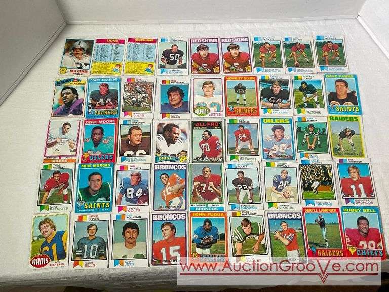 Lot of 70s football cards. From 1971 to 1979. Includes unused checklist ...