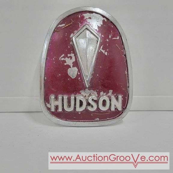 Hudson Name Plate Emblem. 2 x 3. G - AuctionGrooVe.com 608-792-2437