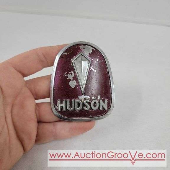 Hudson Name Plate Emblem. 2 x 3. G - AuctionGrooVe.com 608-792-2437