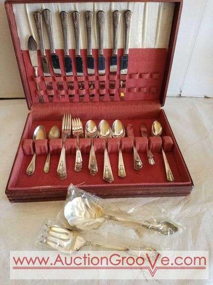 8 place setting of Wm.A.Rogers Sectional silverware, with some ...