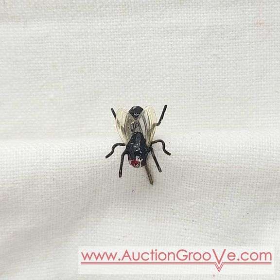 REALISTIC Life Size Vintage Fly Pin. "You can catch flies with honey ...