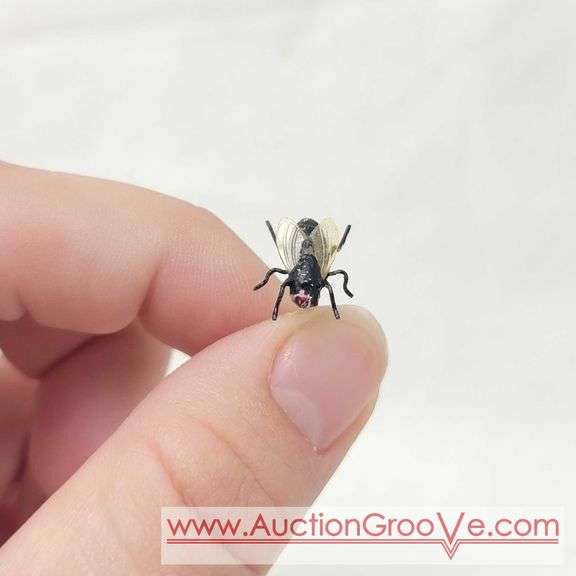 REALISTIC Life Size Vintage Fly Pin. "You can catch flies with honey ...