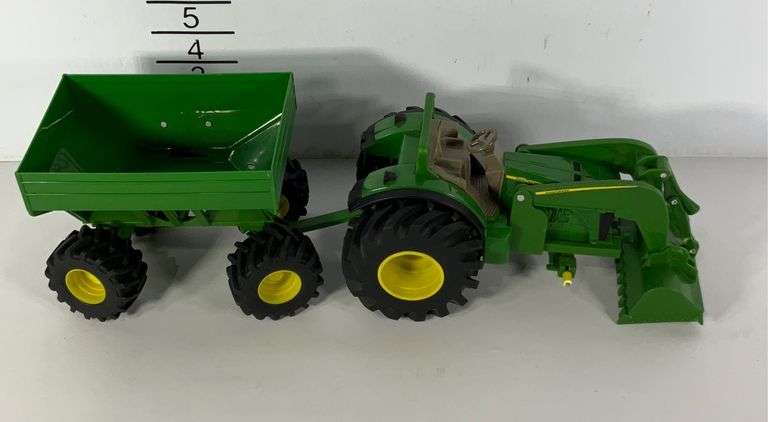 Ertl poly Tractor and farm trailer. Missing wheel - Hash Auctions