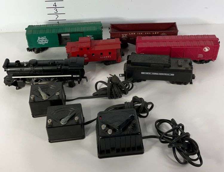 Electric trains. Engine,caboose and 4 cars and 3 transformers - Hash ...